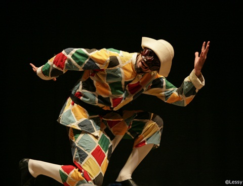 Un arlequín en tiempos modernos | Revista Dínamo